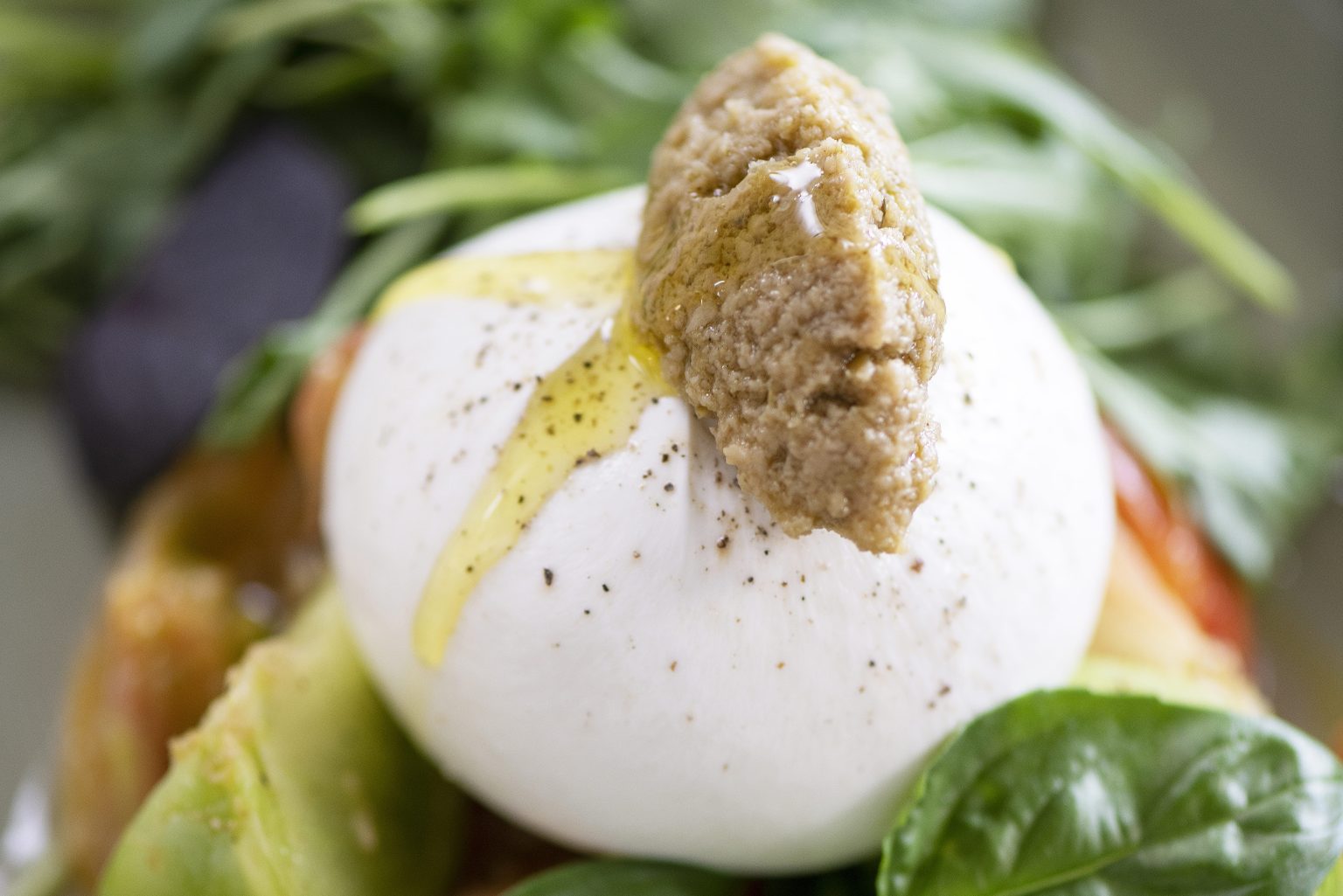 Burrata des pouilles, tomates anciennes, Tapenade verte bio – Aix&Terra